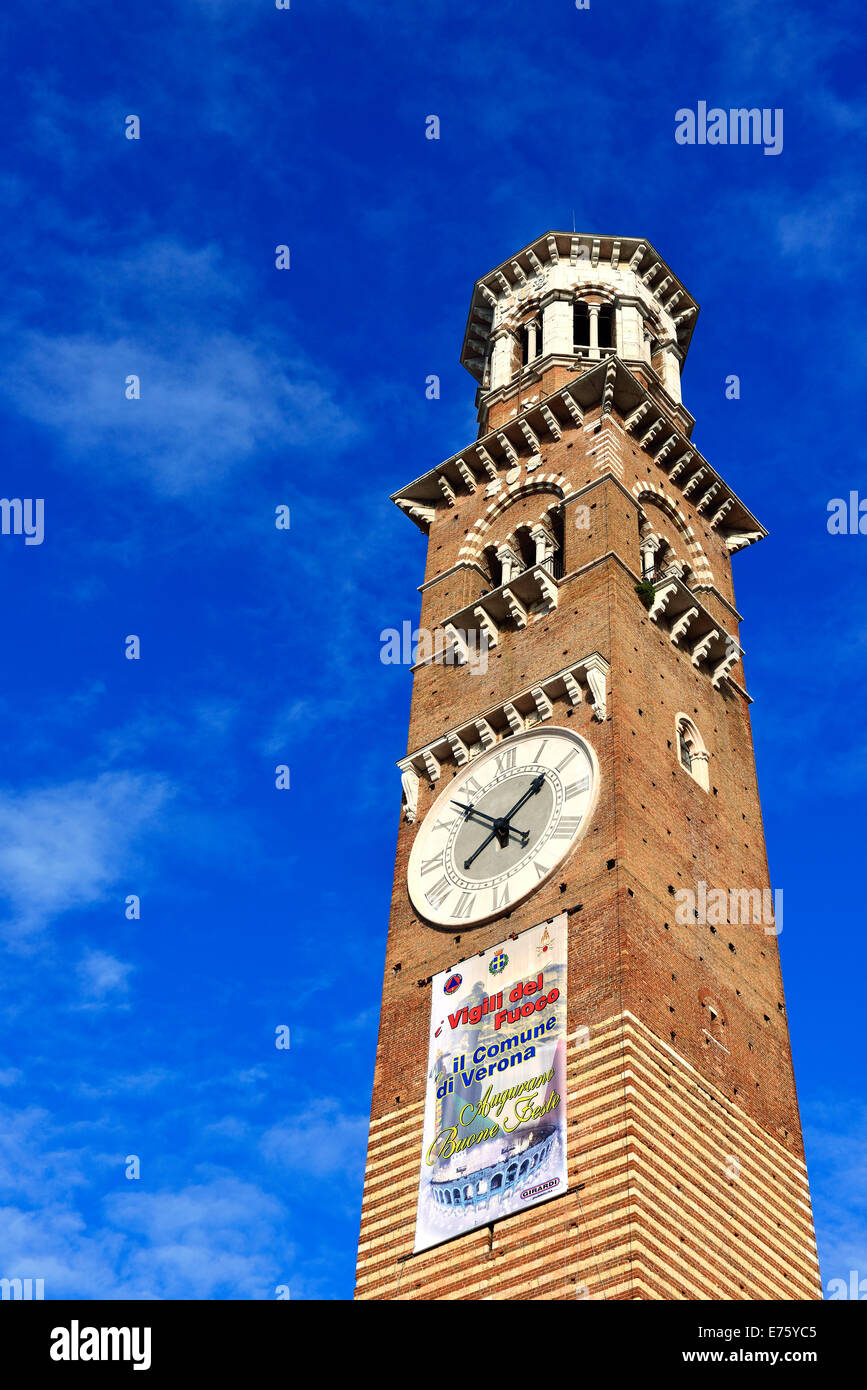 Torre dei Lamberti tower, Verona, Veneto region, Italy Stock Photo - Alamy