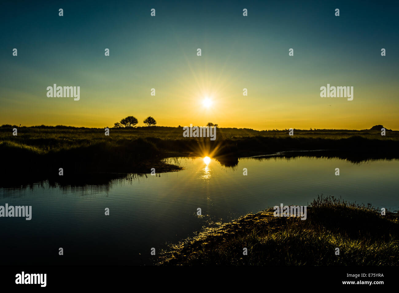 Sunrise water hi-res stock photography and images - Alamy