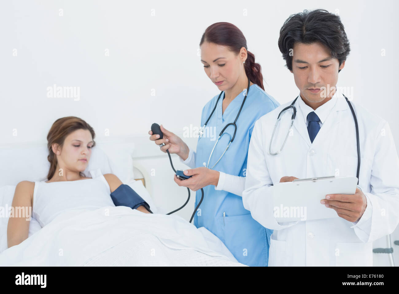 Female doctor holding medical chart hi-res stock photography and images ...