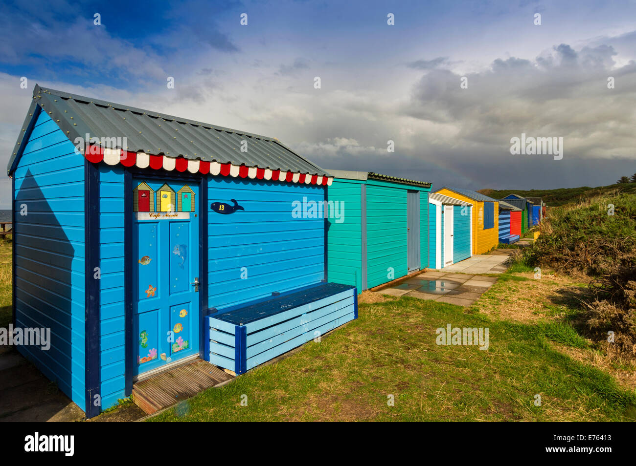CHALETS AT HOPEMAN BEACH MORAY ROWS OF MULTI COLOURED HUTS IN SUNSHINE ...