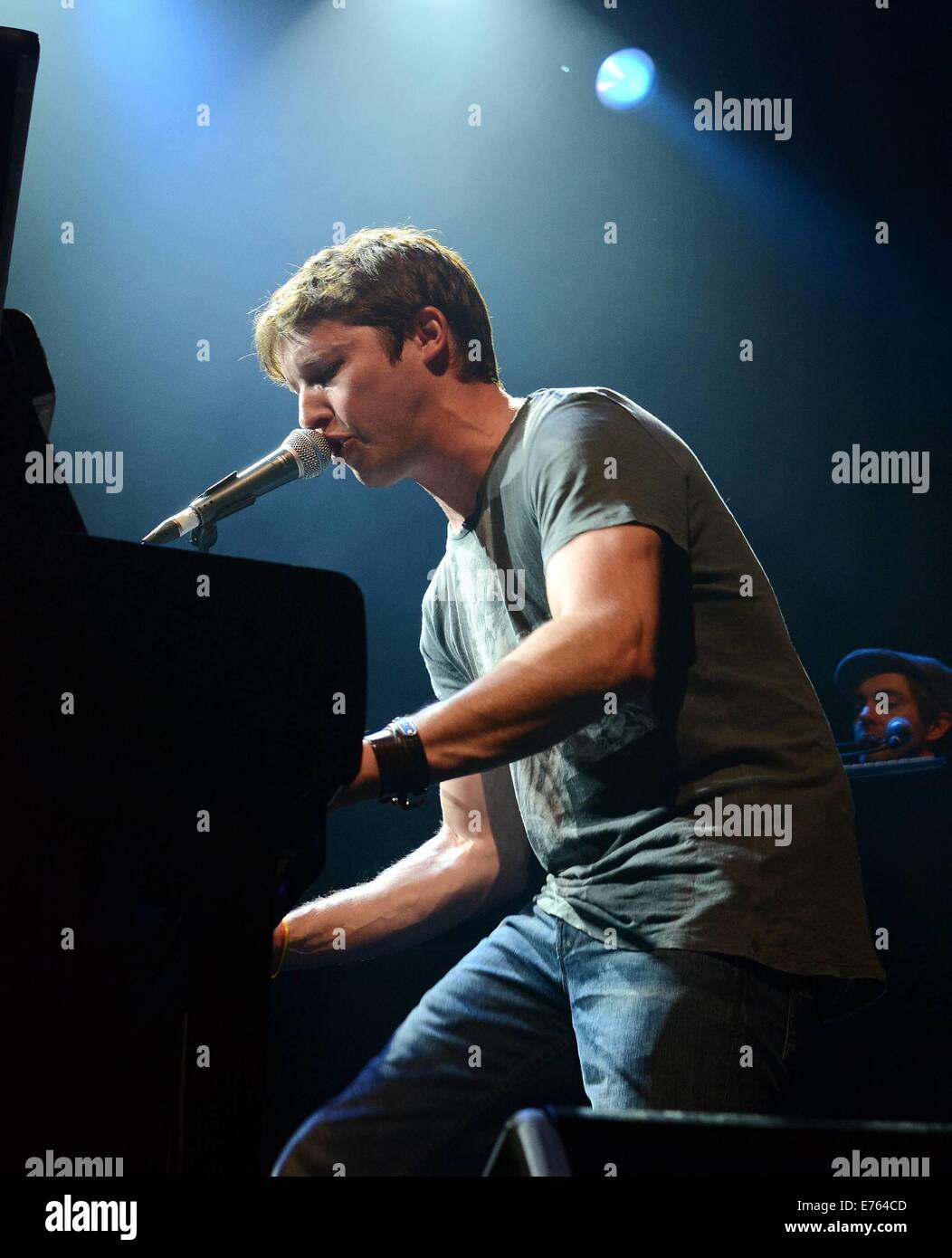 James blunt singer hi-res stock photography and images - Alamy