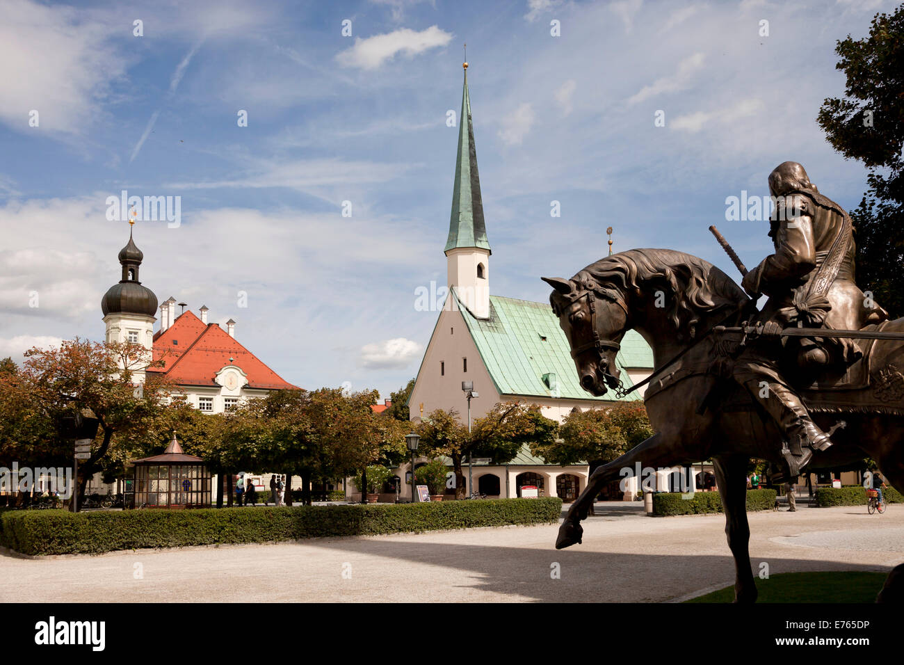 Feldmarschall-Tilly monument, the Chapel of Grace and Town Hall on ...
