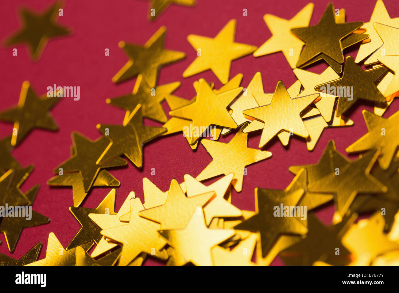 Golden star decorations spread out Stock Photo - Alamy