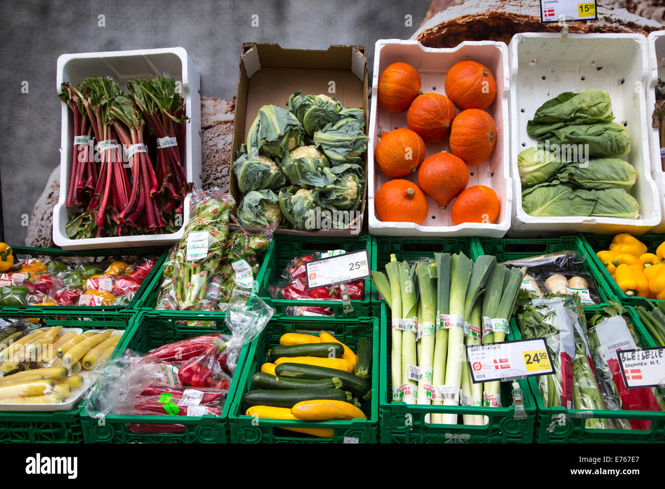 Greengrocer Greengrocers Stock Photos & Greengrocer Greengrocers Stock ...