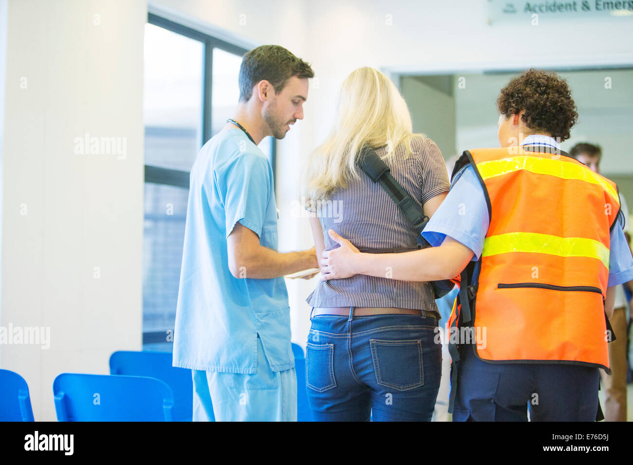 Nurse and patient hugging hi-res stock photography and images - Alamy