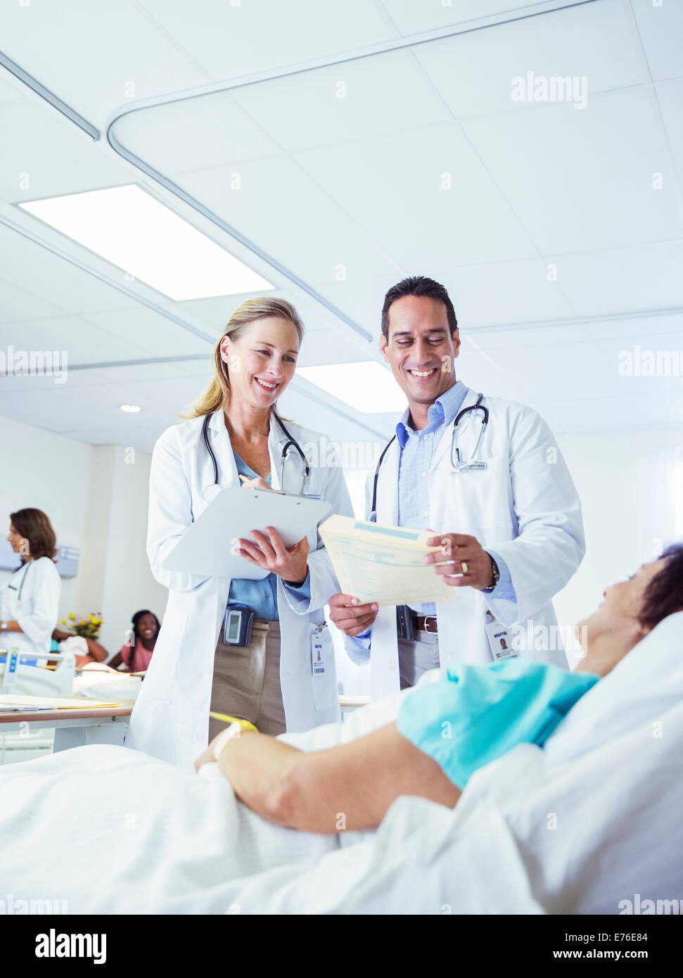 Patient smiling doctor making rounds hi-res stock photography and ...
