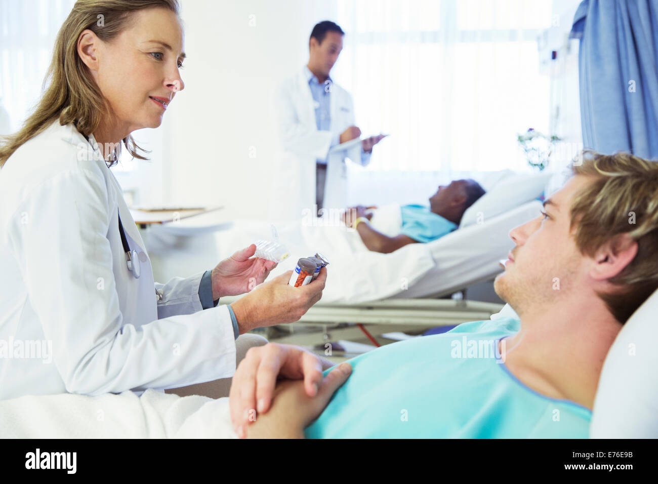 Doctor patient consultation indian hi-res stock photography and images ...