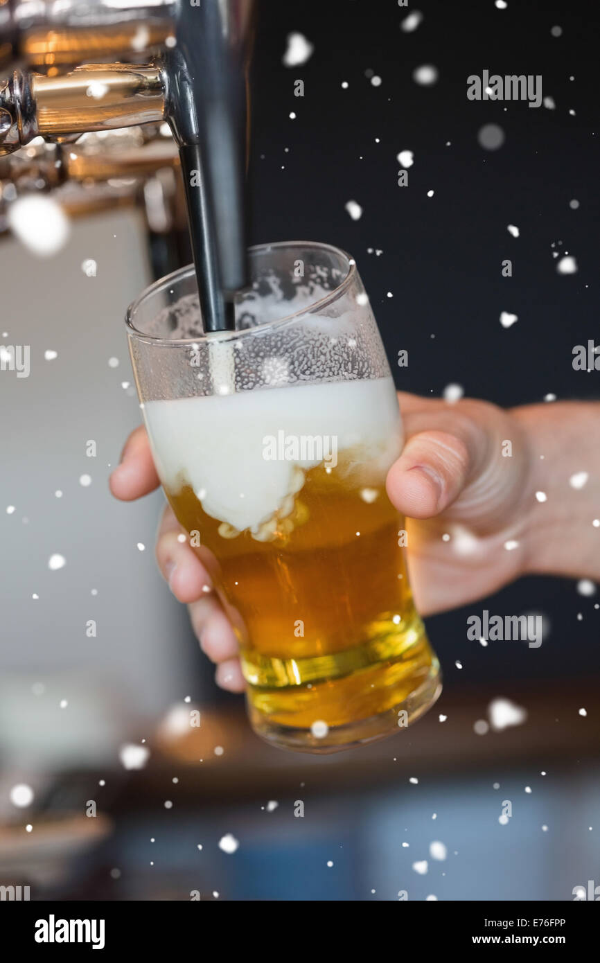 Hand holding glass beer hi-res stock photography and images - Alamy