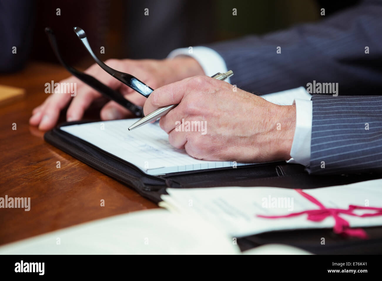 Lawyer courtroom hi-res stock photography and images - Alamy