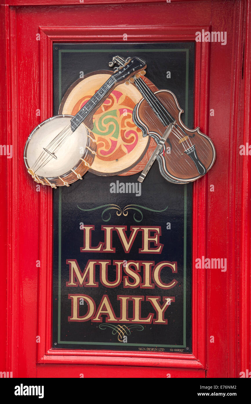 Live Music Sign, The Temple Bar, Dublin, Ireland Stock Photo - Alamy