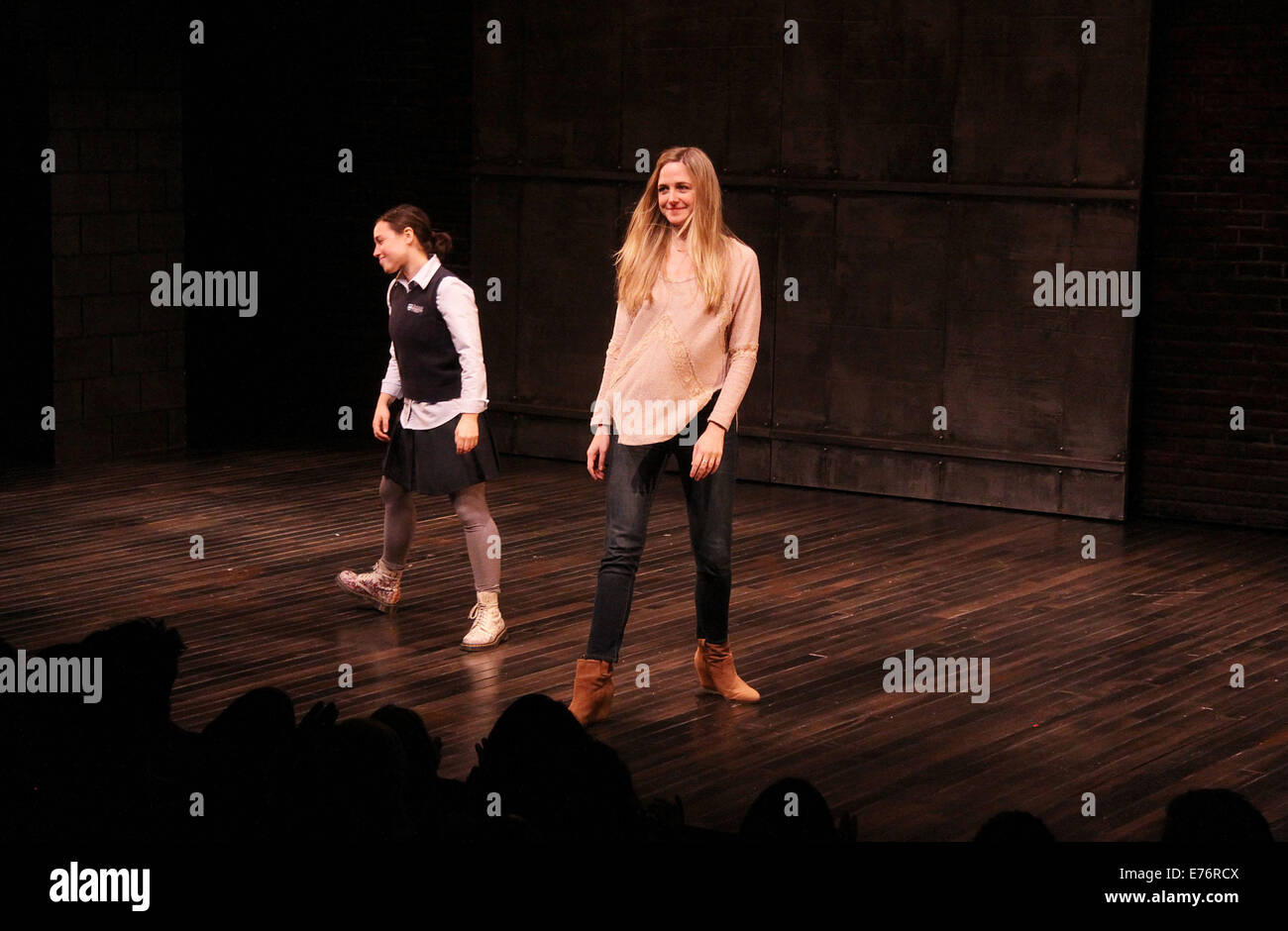 Curtain call stage hi-res stock photography and images - Alamy