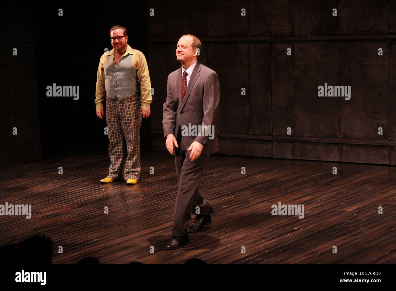 Curtain call stage hi-res stock photography and images - Alamy