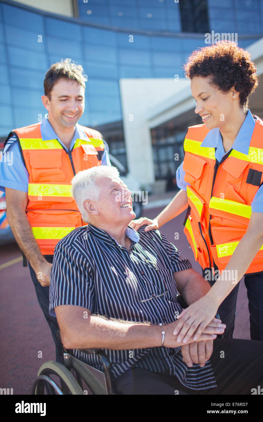 Paramedics talking to patient outside hospital Stock Photo - Alamy