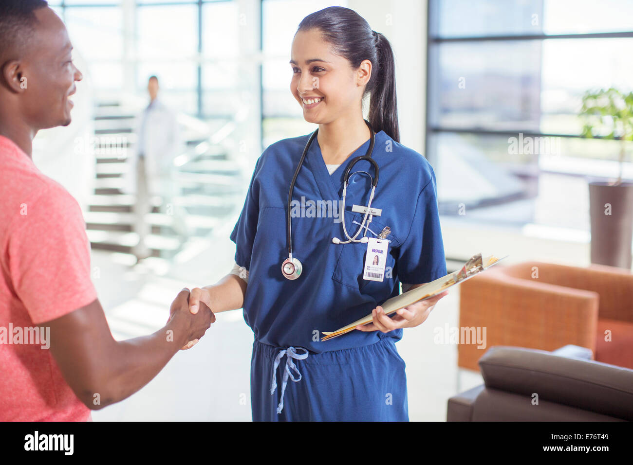 Doctor shaking hands patient on hi-res stock photography and images - Alamy