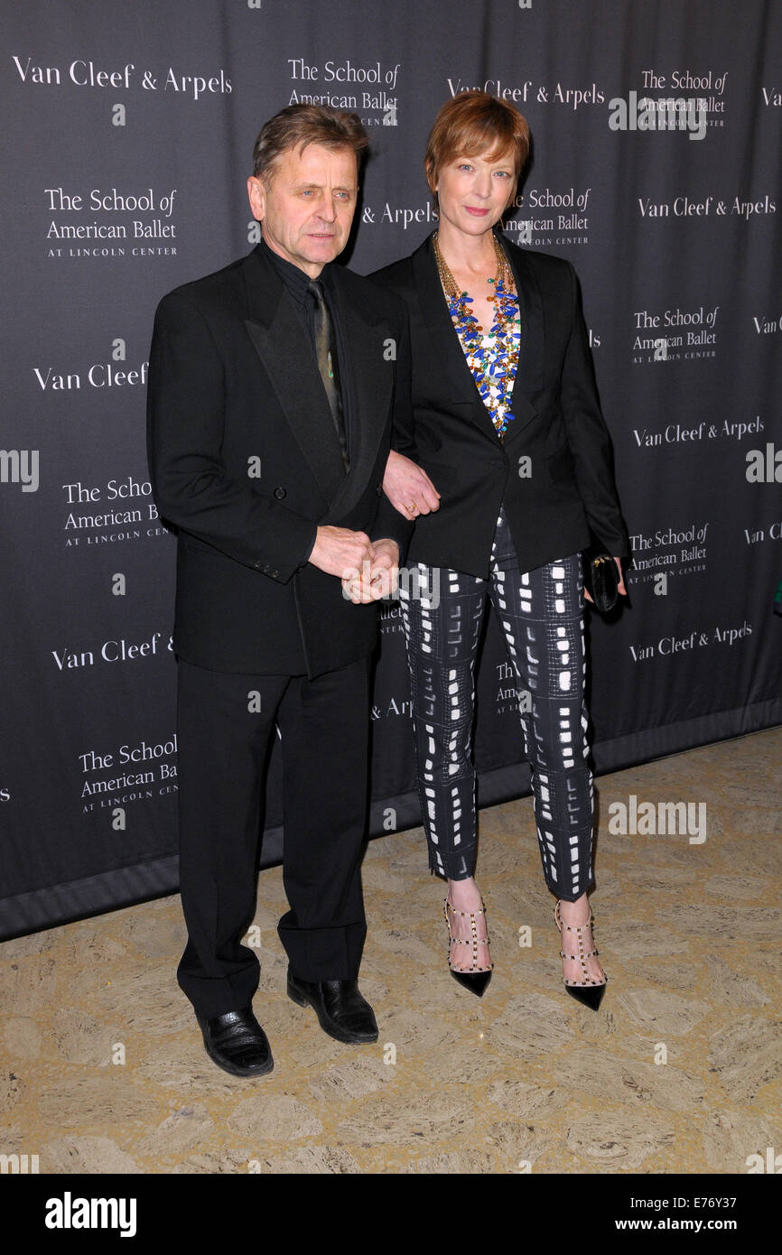 Mikhail baryshnikov lisa rinehart hi-res stock photography and images ...