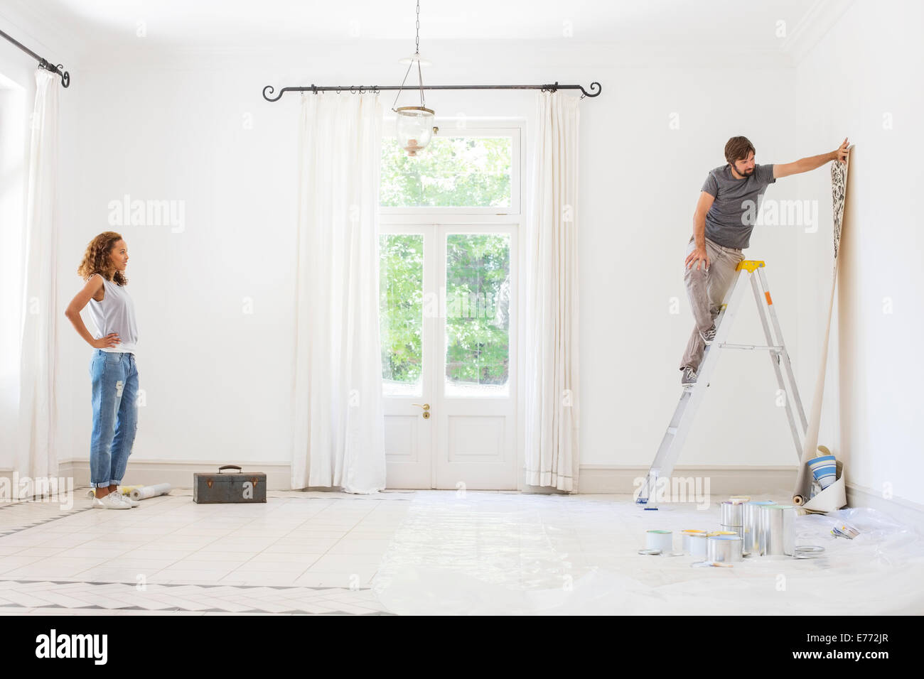 Man woman couple hanging hi-res stock photography and images - Alamy