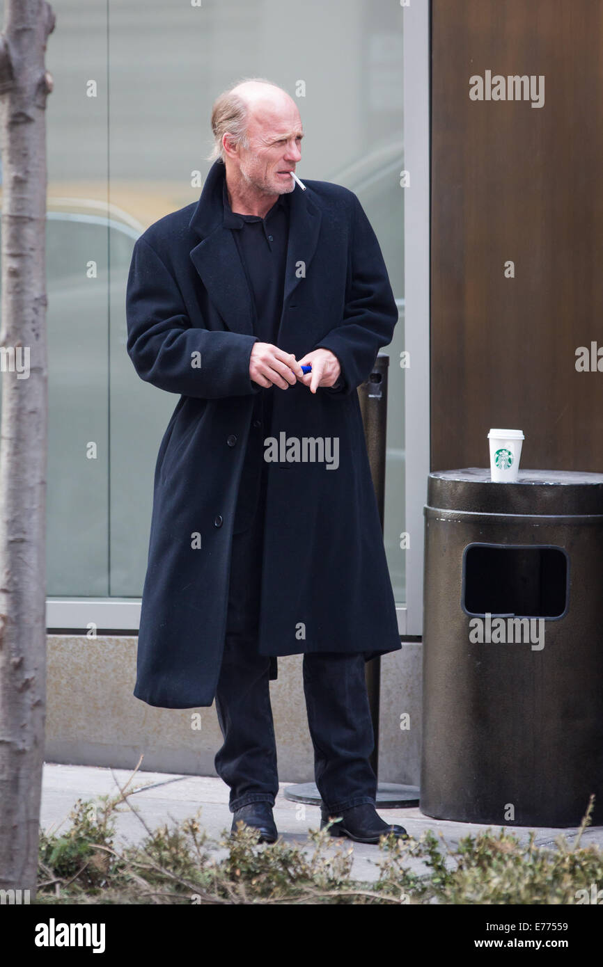 Paparazzi smoke smoking cigarette hi-res stock photography and images ...