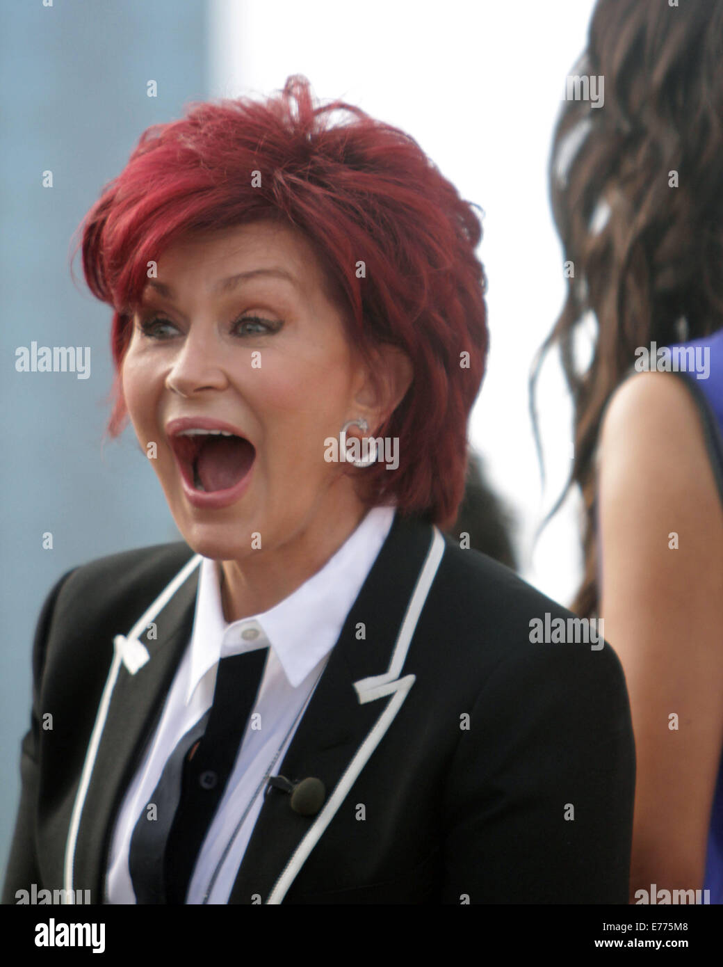 Celebrities make an appearance on celebrity entertainment show EXTRA TV ...