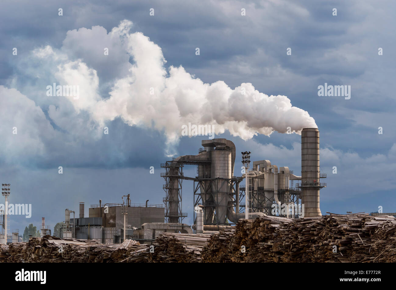 Factory chimneys hi-res stock photography and images - Alamy