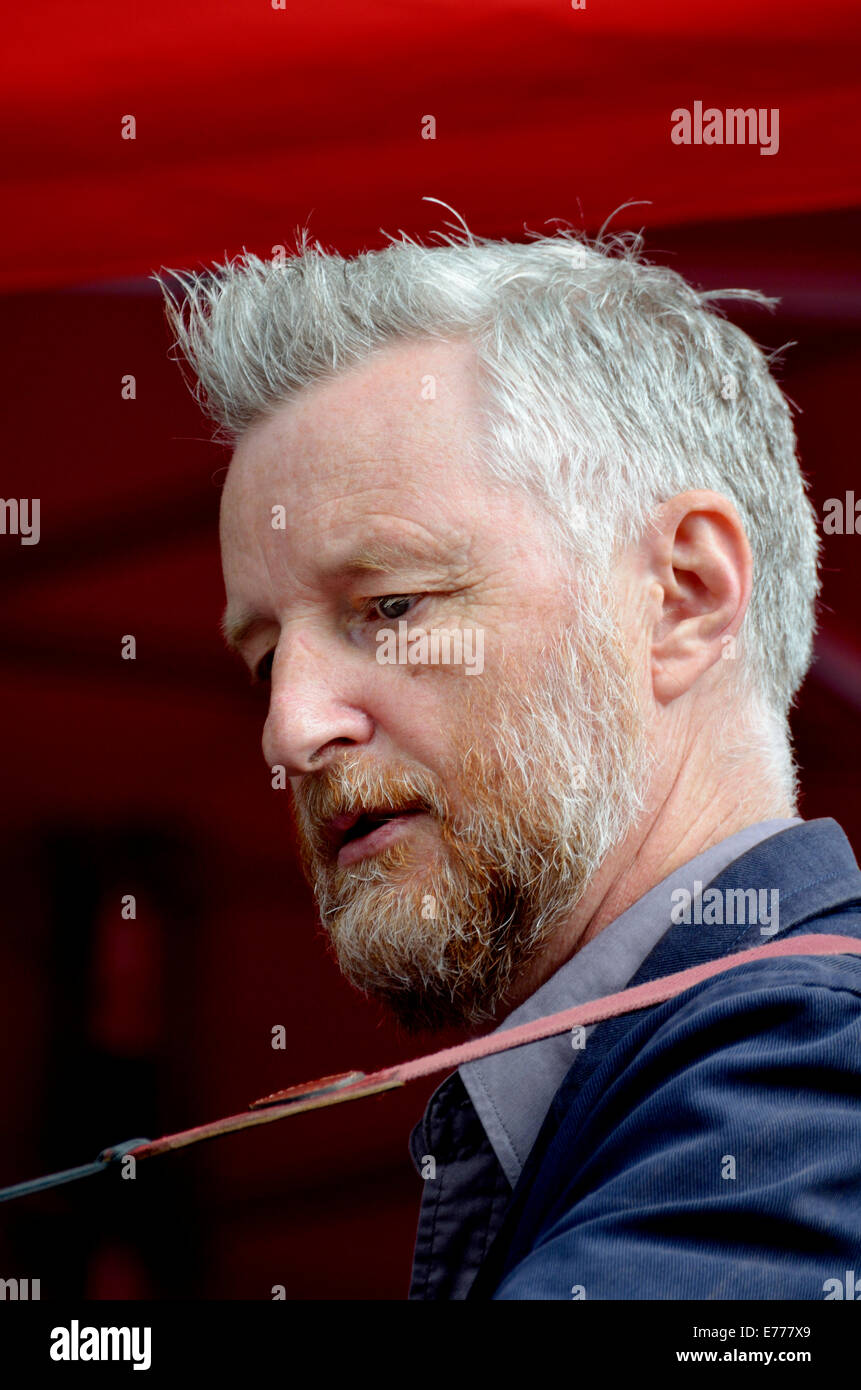Bearded singer hi-res stock photography and images - Alamy