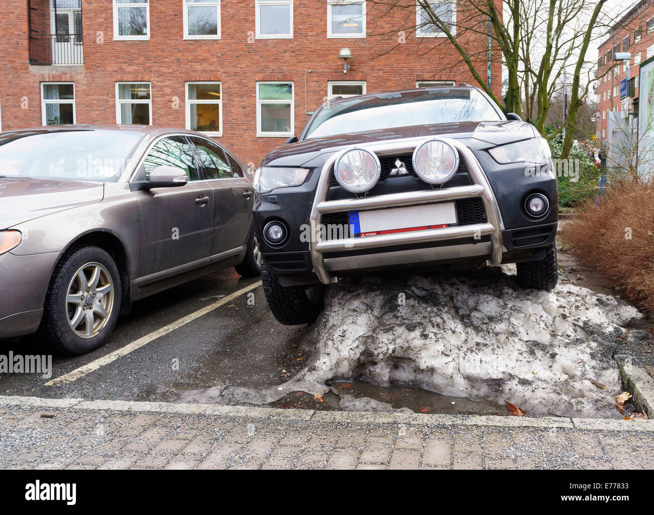 Large 4x4 hi-res stock photography and images - Alamy