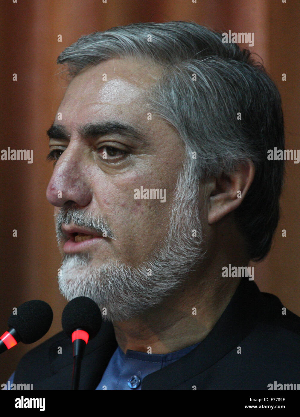 Political process press conference hi-res stock photography and images ...