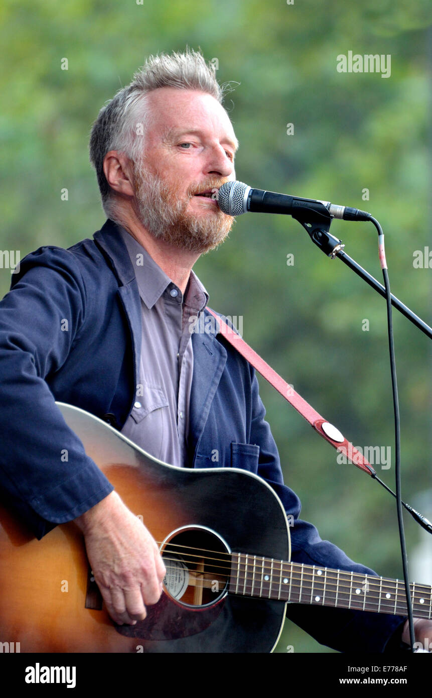 Billy bragg portrait hi-res stock photography and images - Alamy