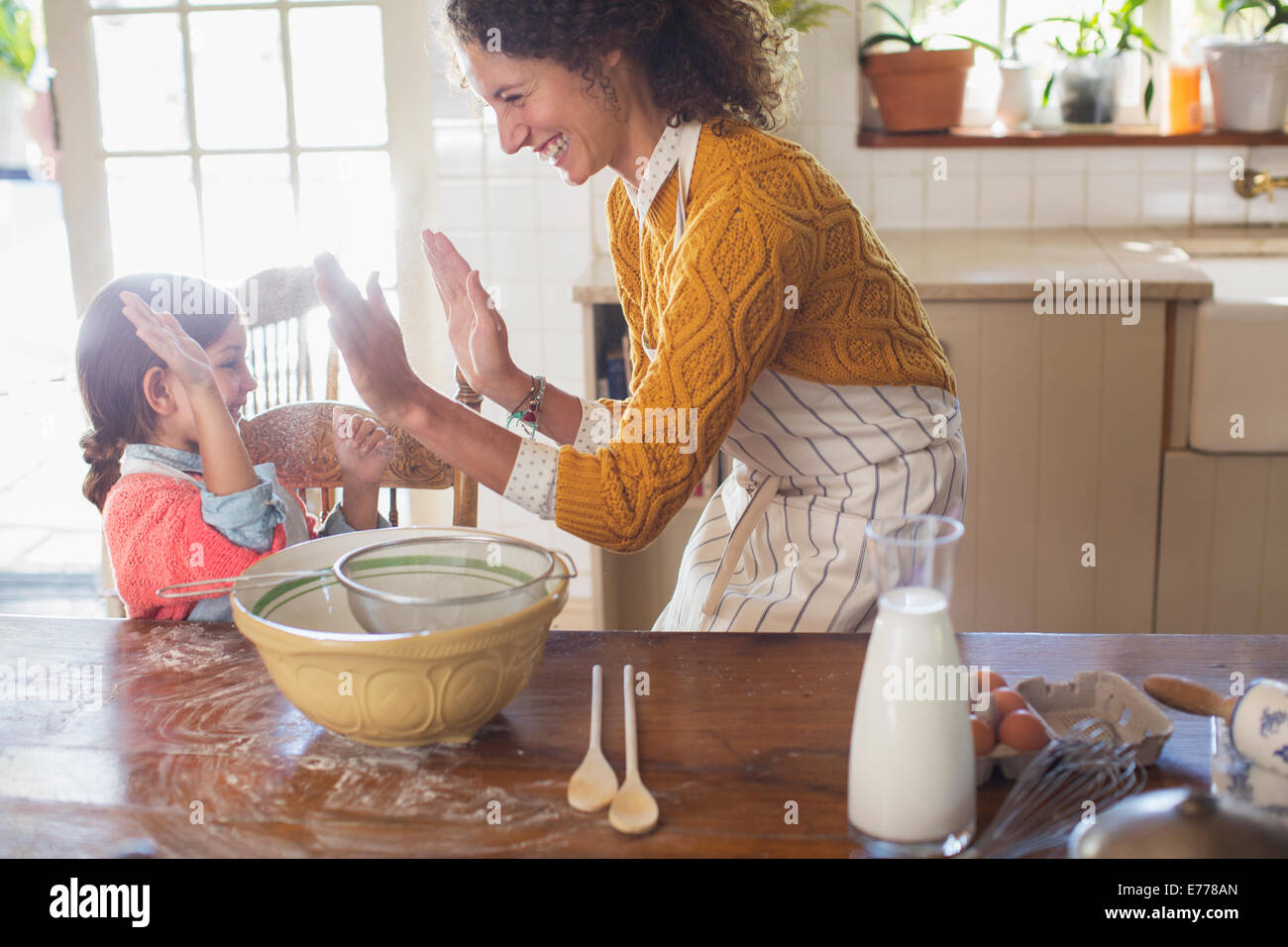 Mom high fiving child hi-res stock photography and images - Alamy