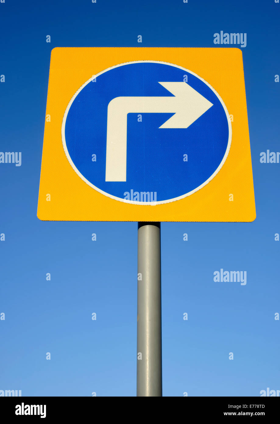 Turn right sign hi-res stock photography and images - Alamy