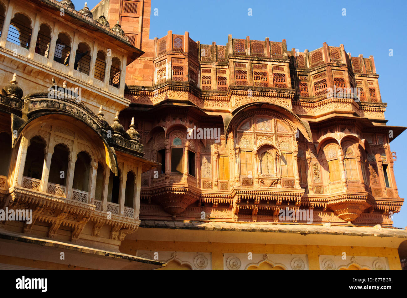 Purdah hi-res stock photography and images - Alamy