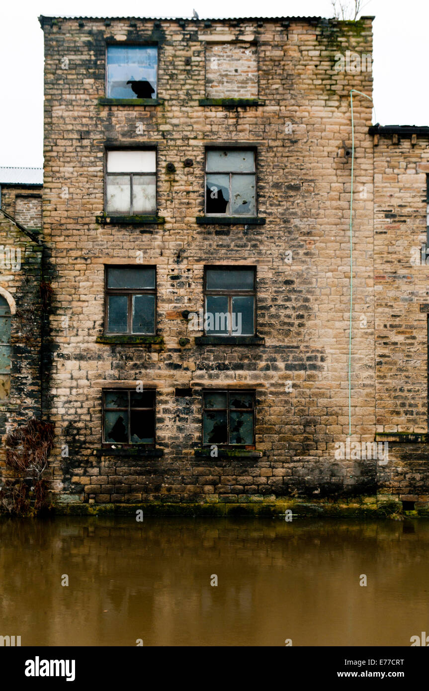 Derelict canal building Stock Photo - Alamy