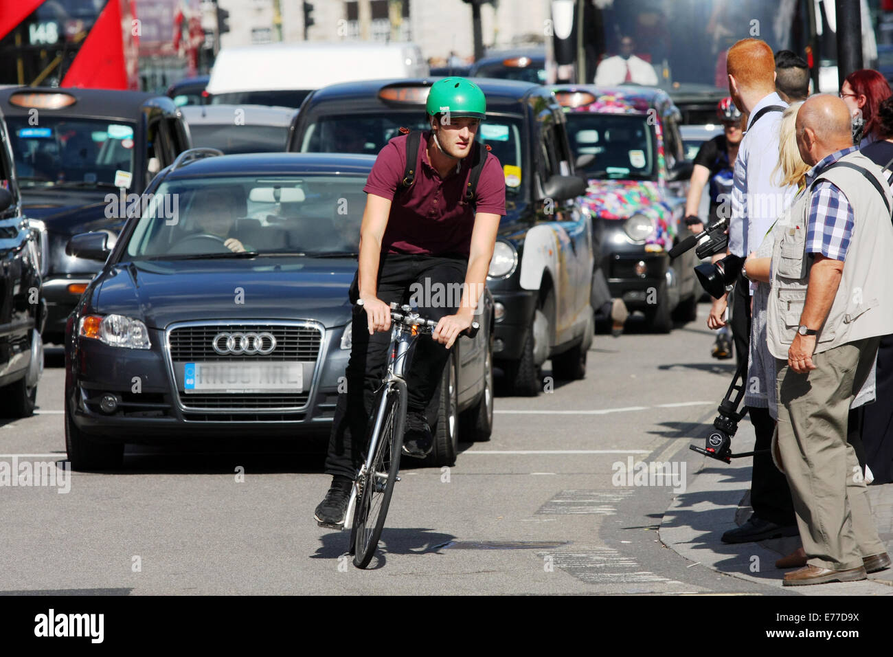 Queue of cars london hi-res stock photography and images - Alamy