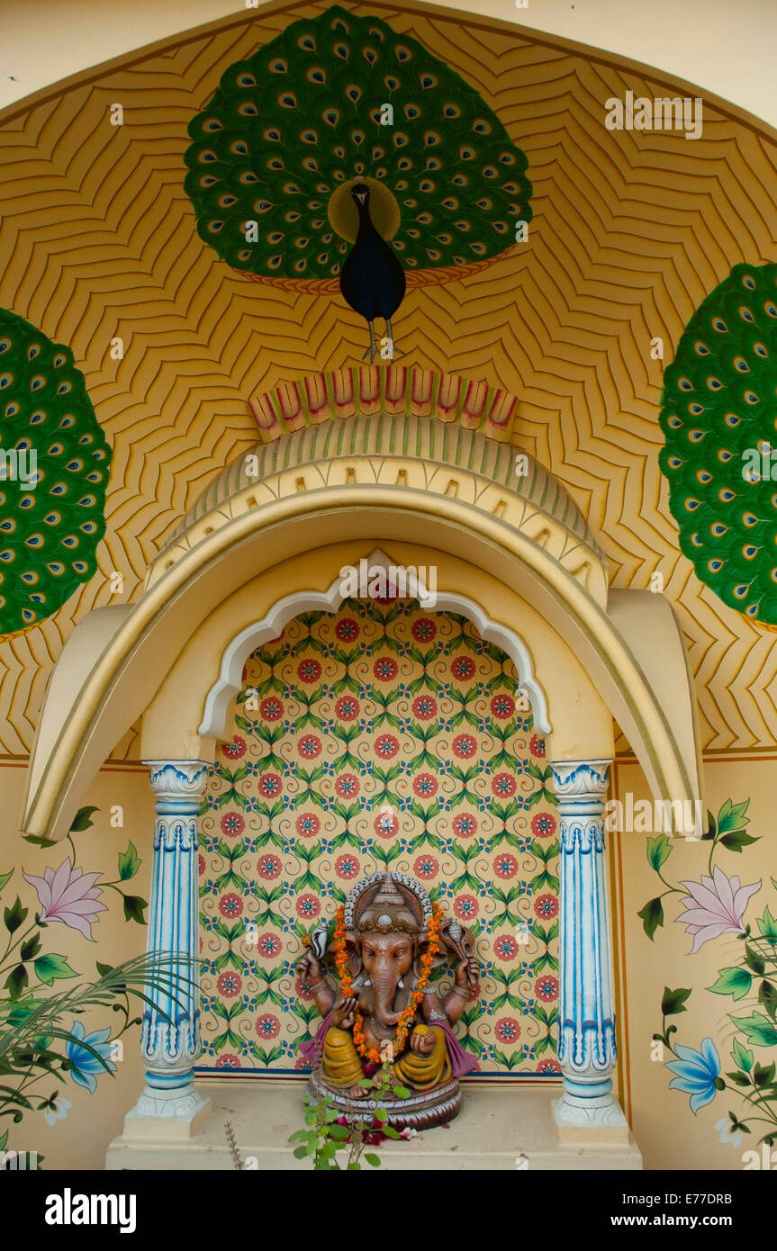 Small hindu shrine ganesha hi-res stock photography and images - Alamy