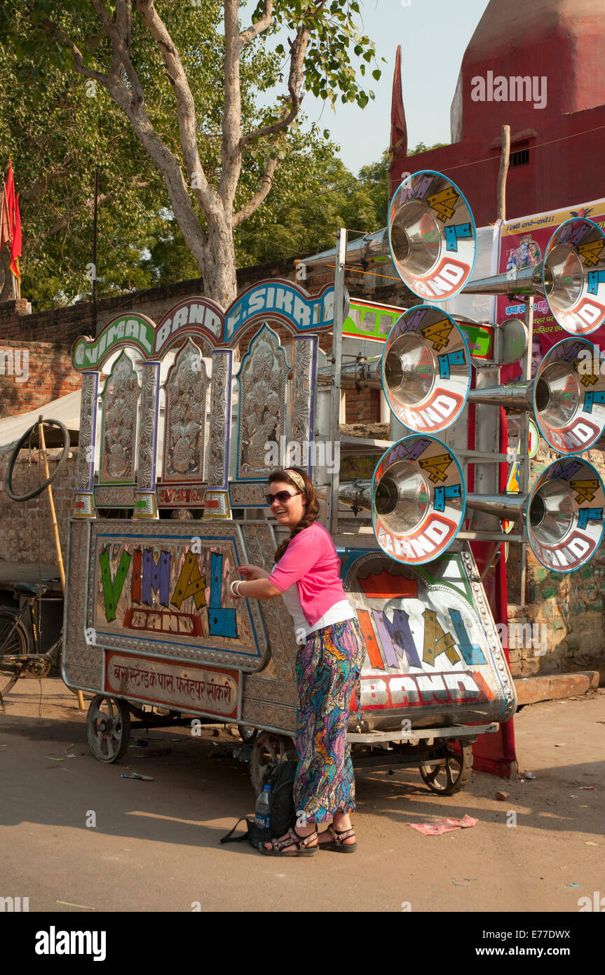 Tourist and wedding music cart, Fatehpur Sikri, Uttar Pradesh, India ...