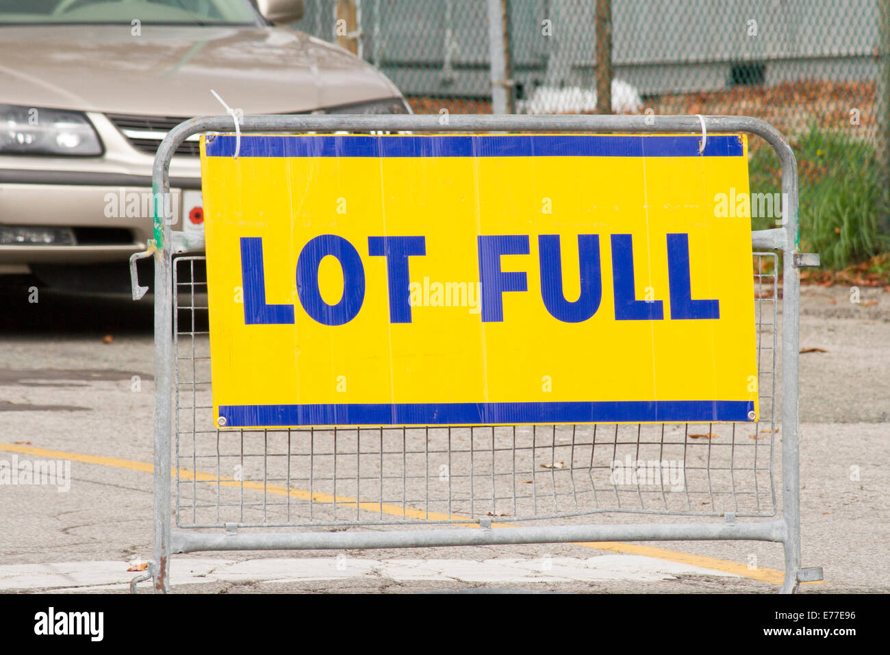 Full sign hi-res stock photography and images - Alamy