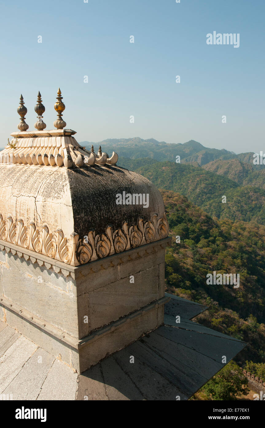 Kumbhalgarh fort and mountains hi-res stock photography and images - Alamy