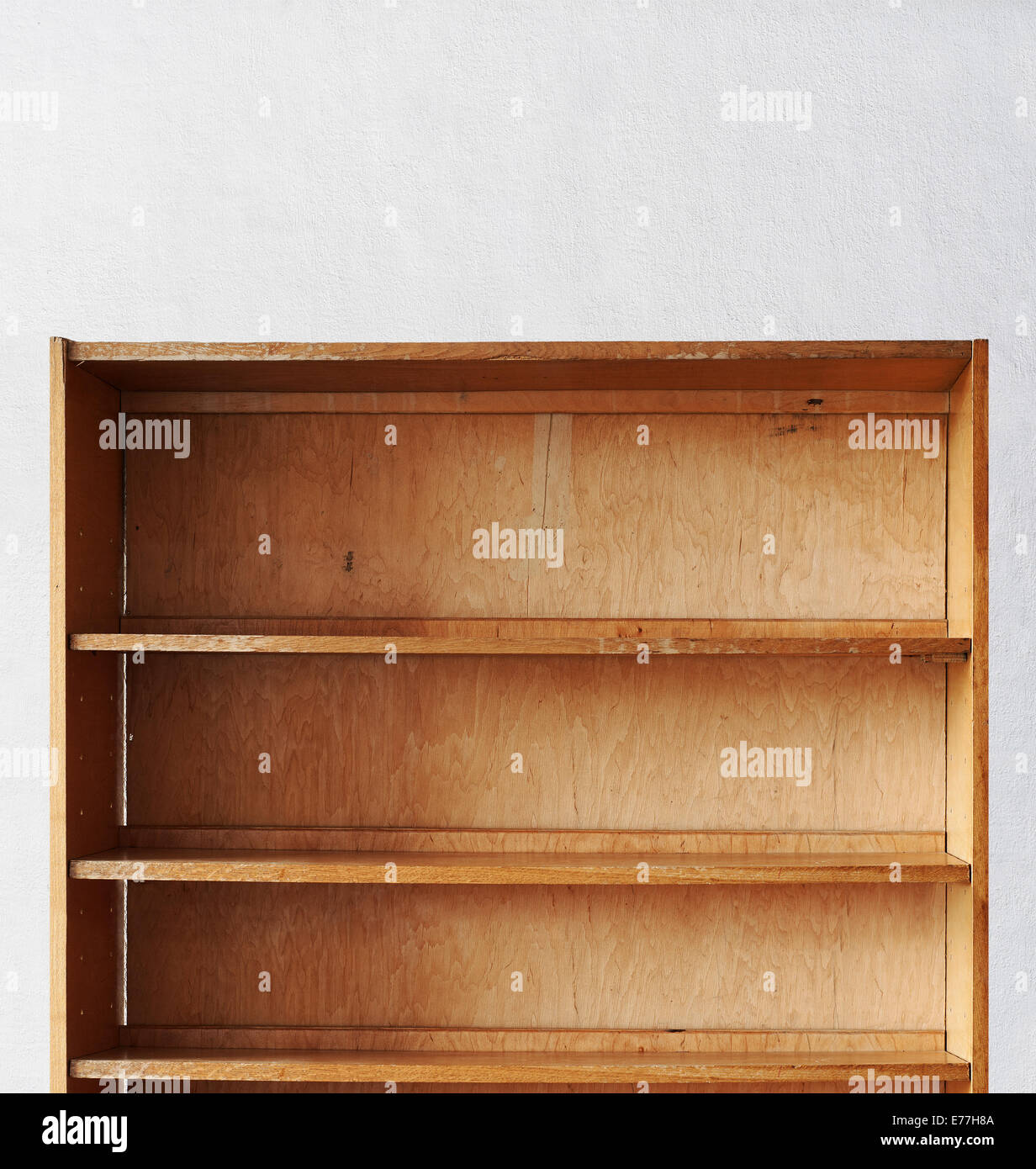 empty old retro wooden book shelf Stock Photo - Alamy