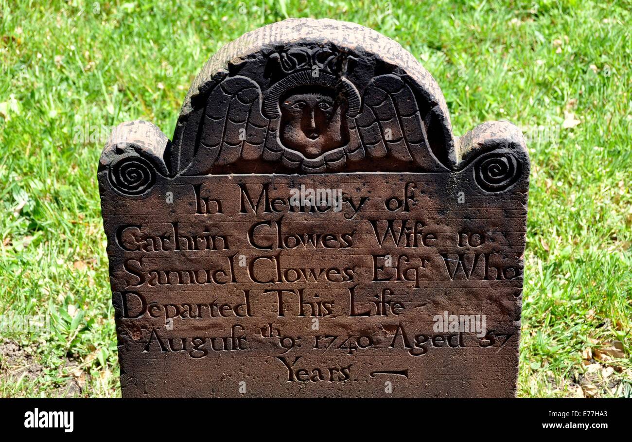 NEW YORK CITY: Gravestone with colonial style angel in the churchyard ...