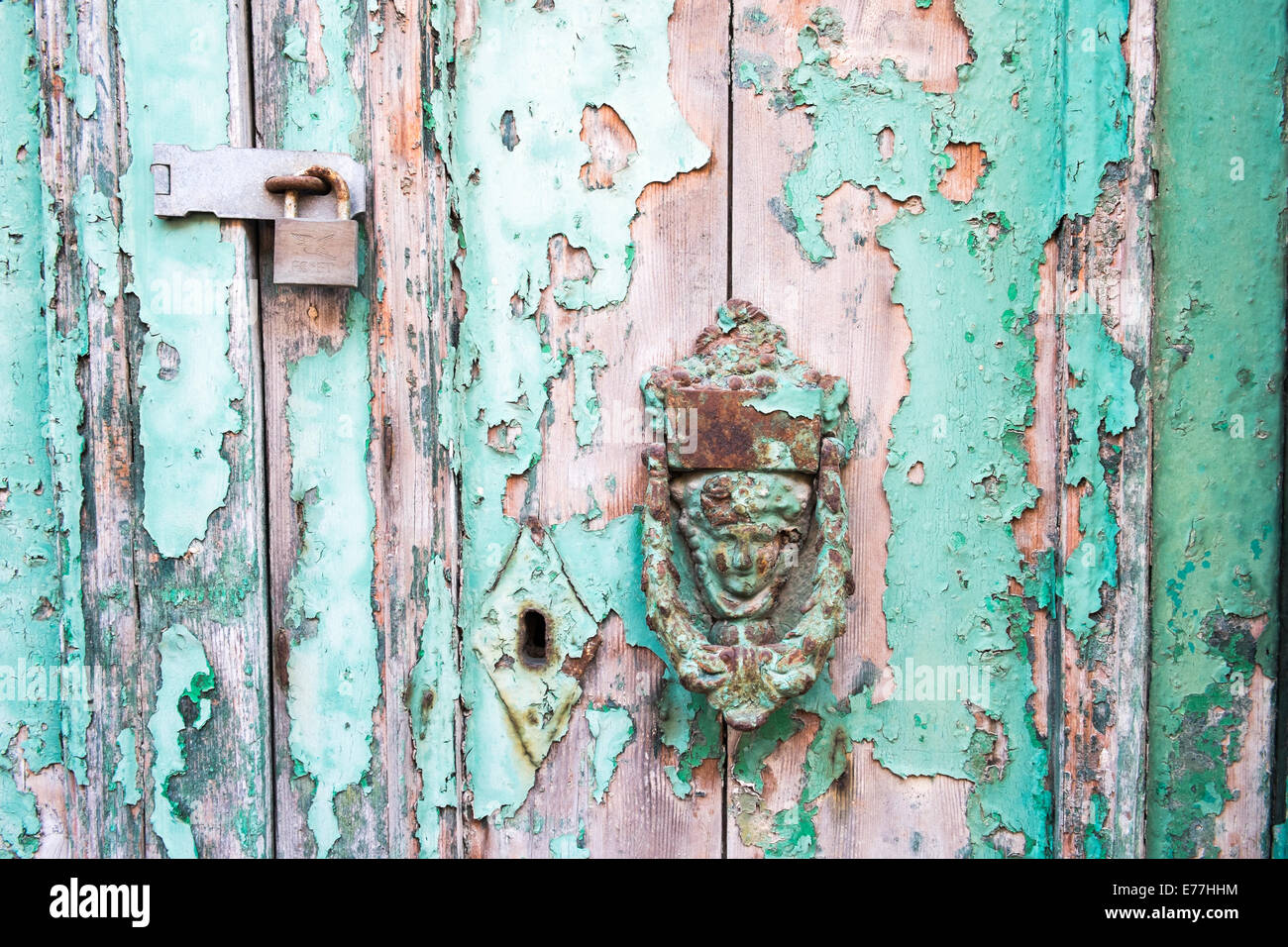 Old rusty door knocker hi-res stock photography and images - Alamy