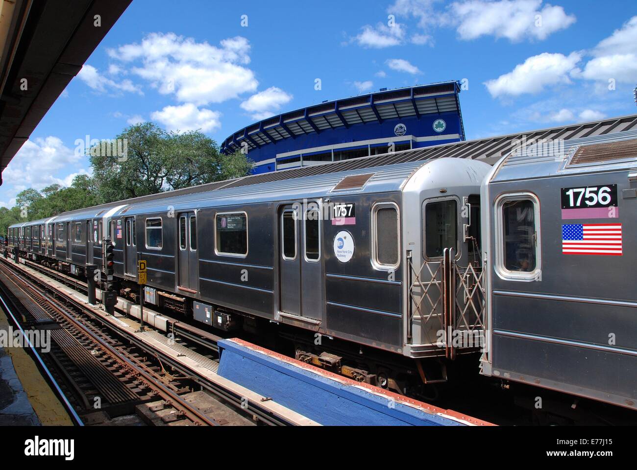 QUEENS, NEW YORK: #7 Flushing line subway train stopped at the Willets ...