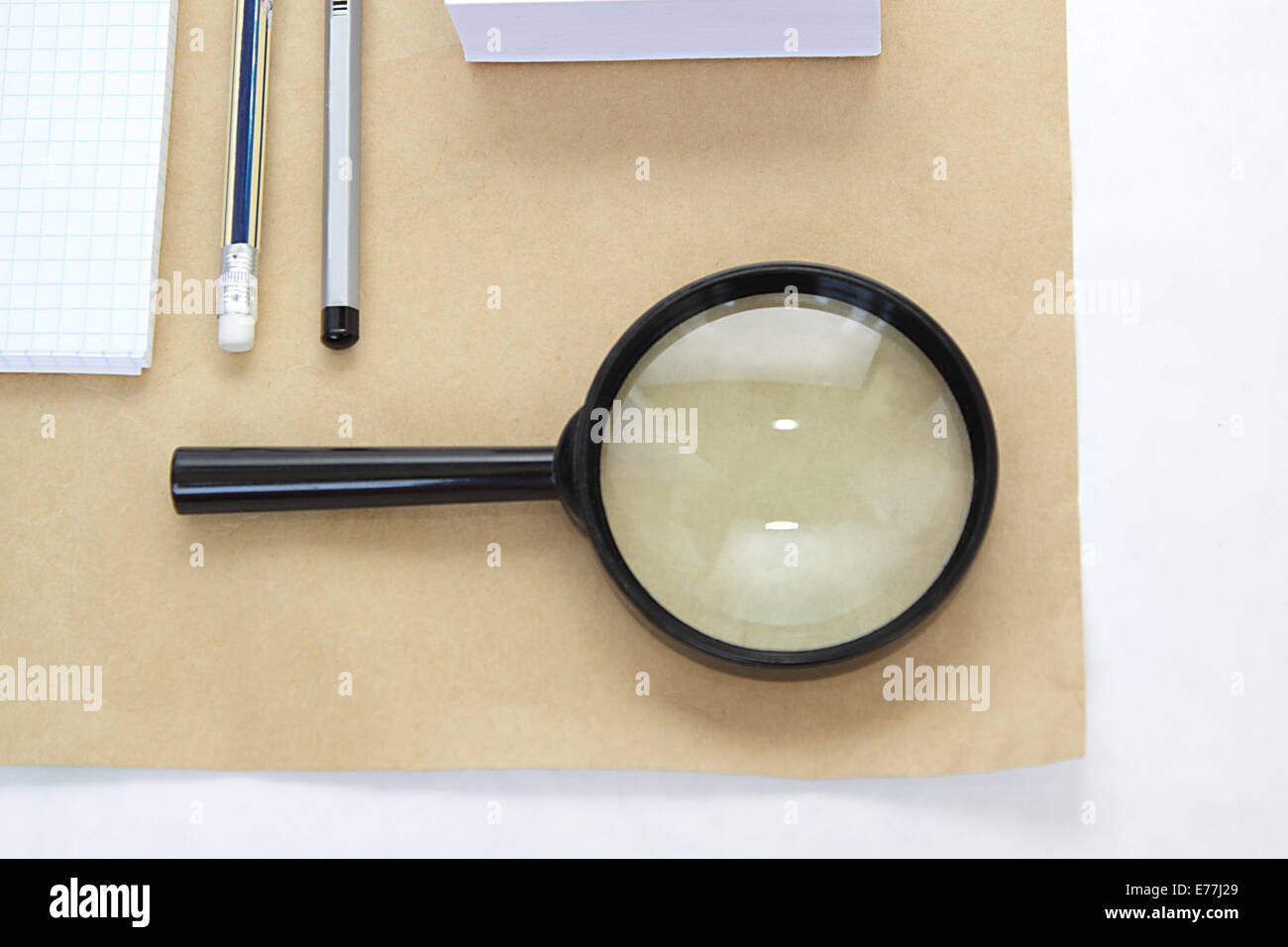 Magnifying glass hi-res stock photography and images - Alamy