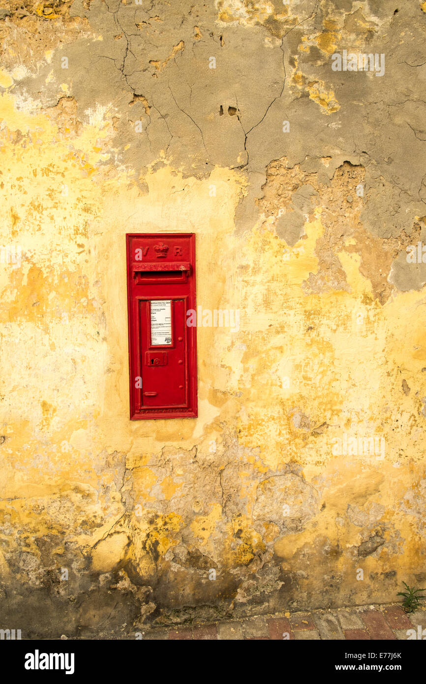 Old fashioned post box hi-res stock photography and images - Alamy