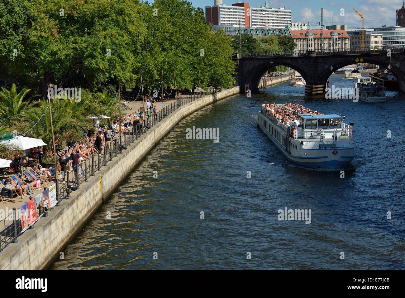 Spree River by Monbijou park and Museum Island Museumsinsel Berlin ...