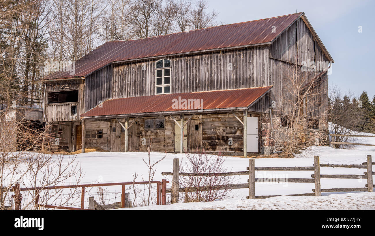 Barn snow fence hi-res stock photography and images - Alamy