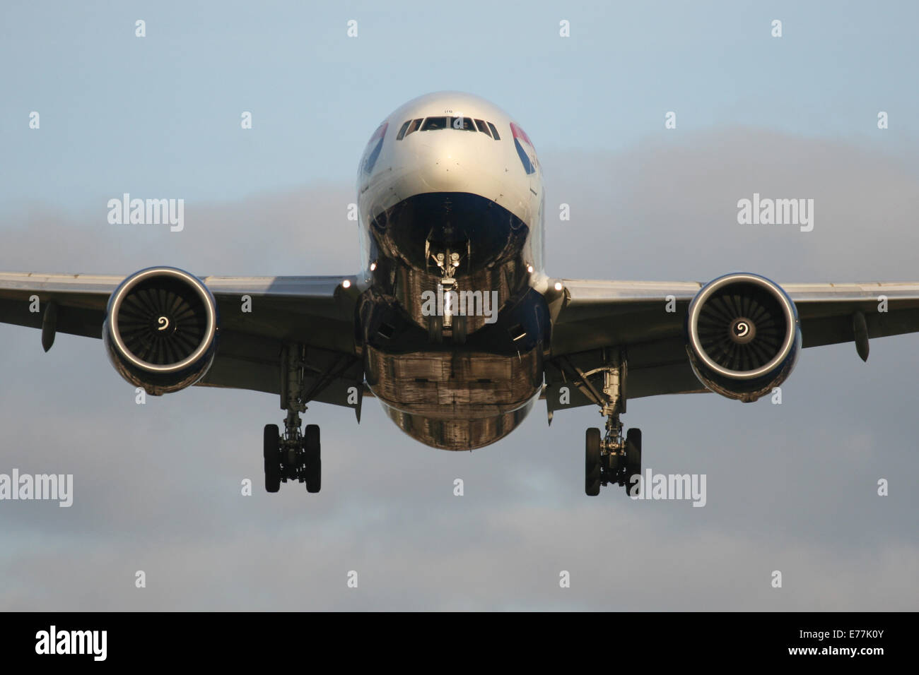British airways boeing 777 landing hi-res stock photography and images ...