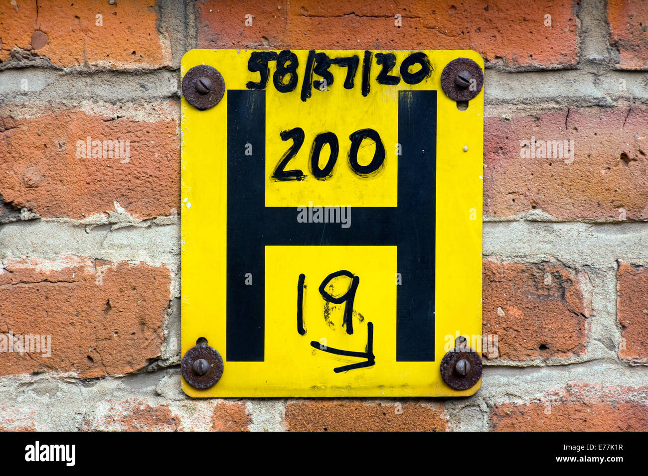 Fire hydrant sign hi-res stock photography and images - Alamy