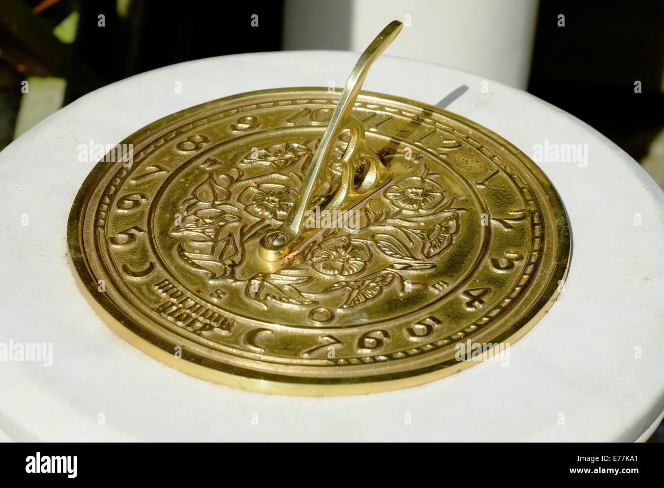 Ornamental sundial hi-res stock photography and images - Alamy