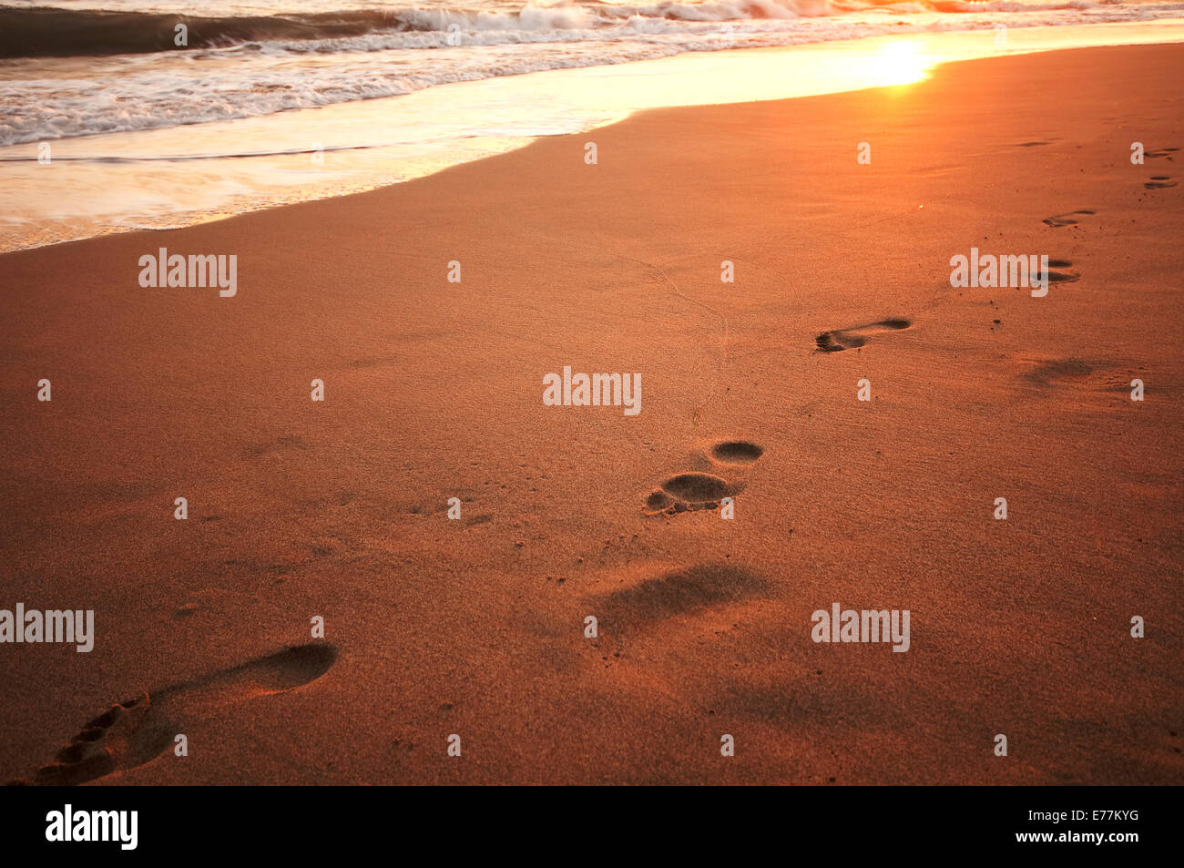 Sunset beach foot prints hi-res stock photography and images - Alamy