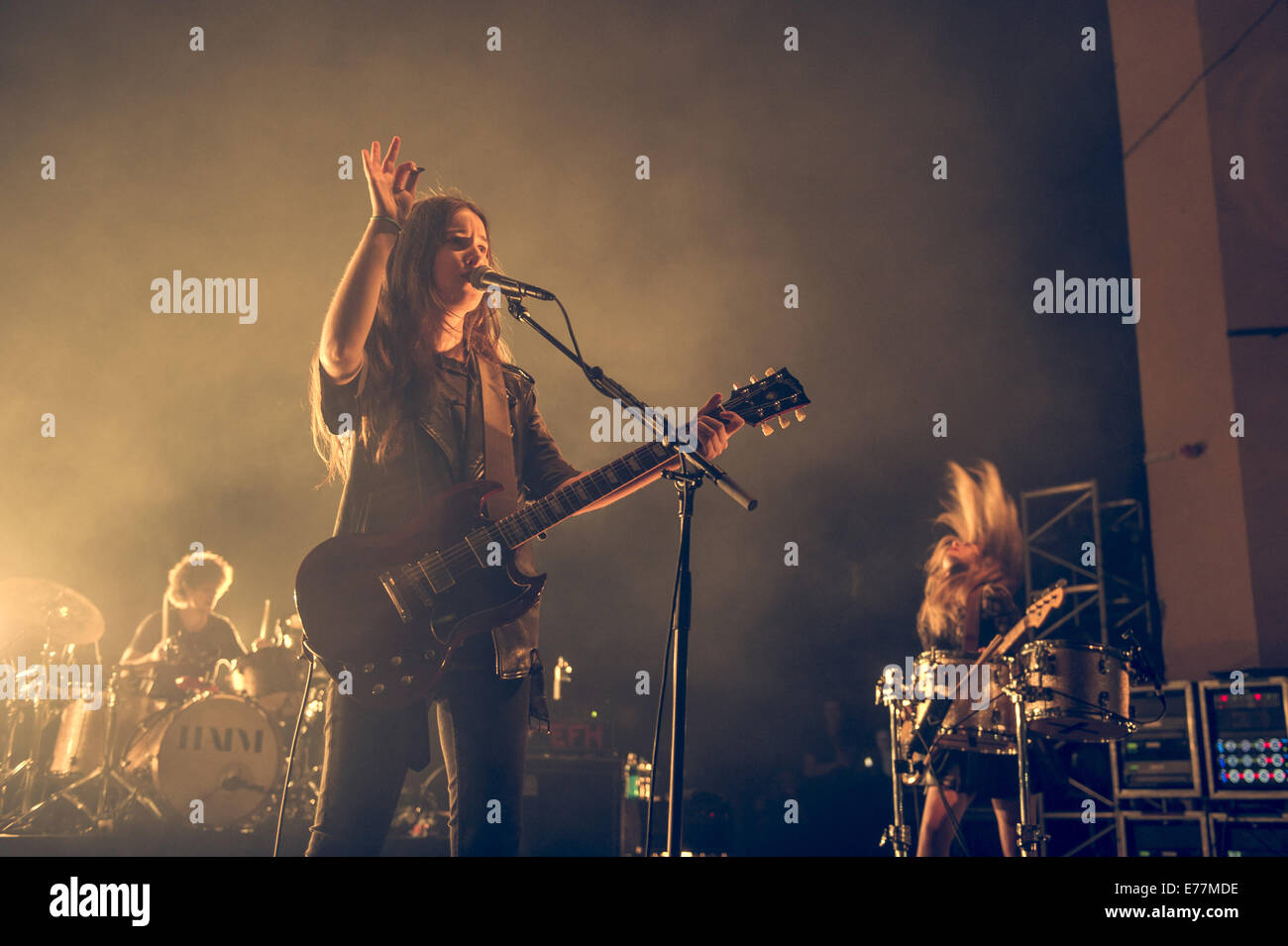 Haim band hi-res stock photography and images - Alamy