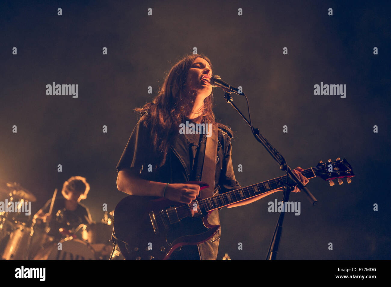 Haim band hi-res stock photography and images - Alamy